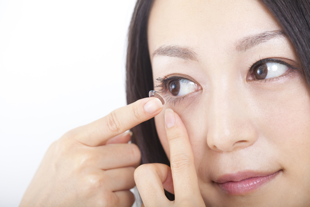 #WeekenderTries: Water Gradient Contact Lenses - Weekender.Com.Sg