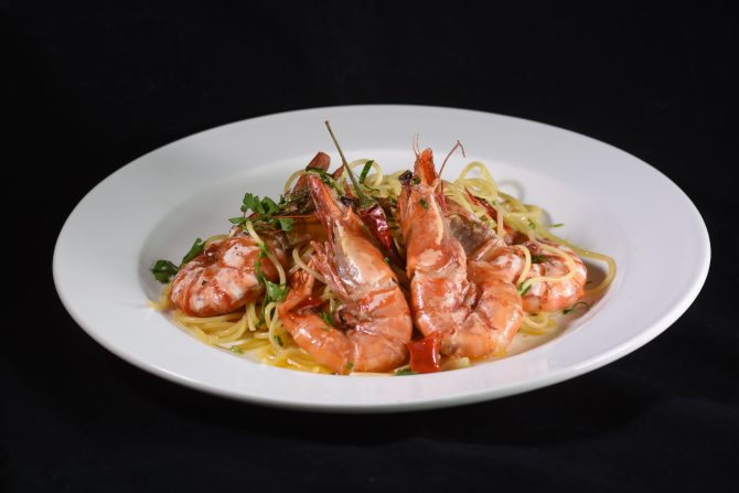 Recipe: Spaghetti Ai Gamberi (Prawn Aglio Olio) - Weekender.Com.Sg
