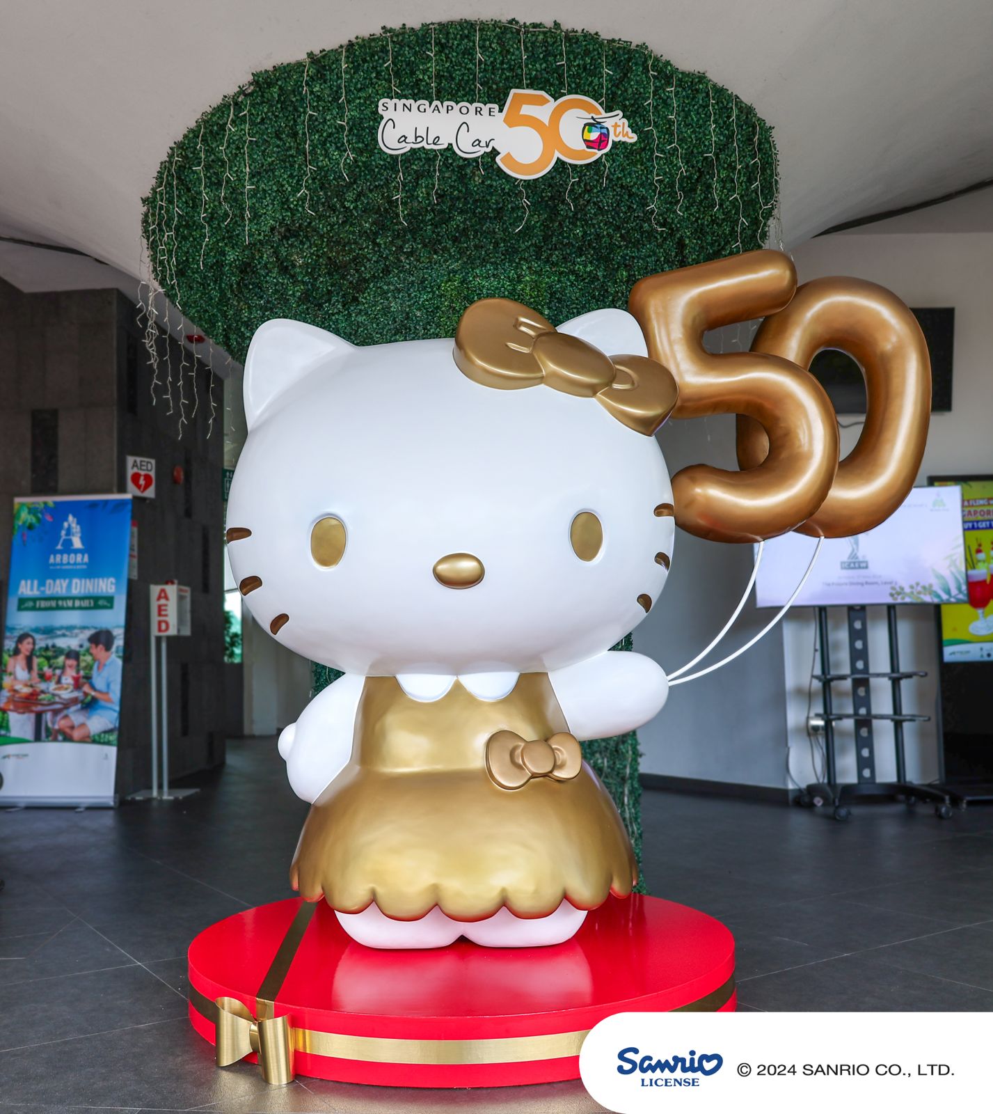 Singapore Cable Car and Hello Kitty's Grand 50th Anniversary Finale ...